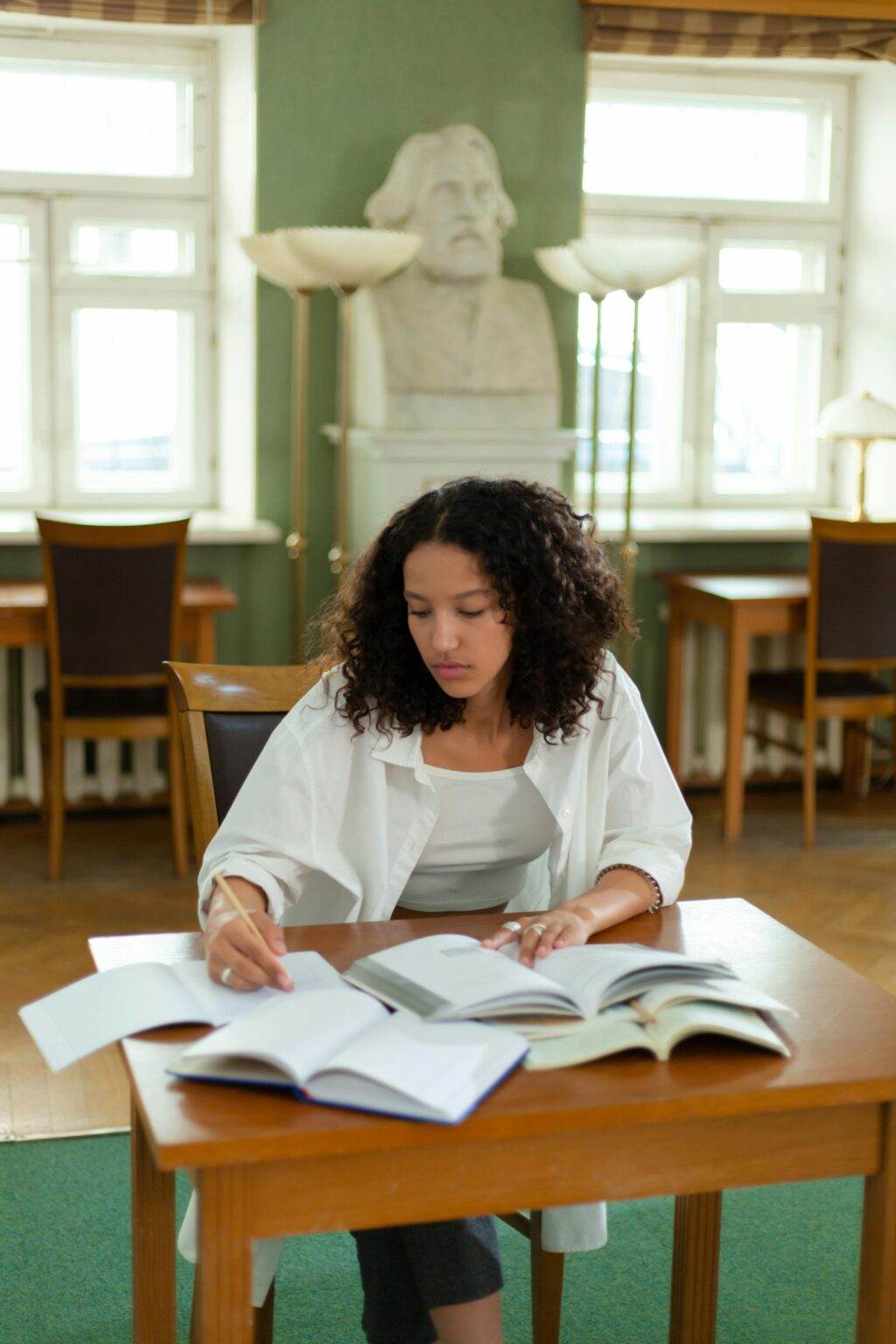Find Your Perfect Reading Spot: A Guide to the Best Reading Chairs ...